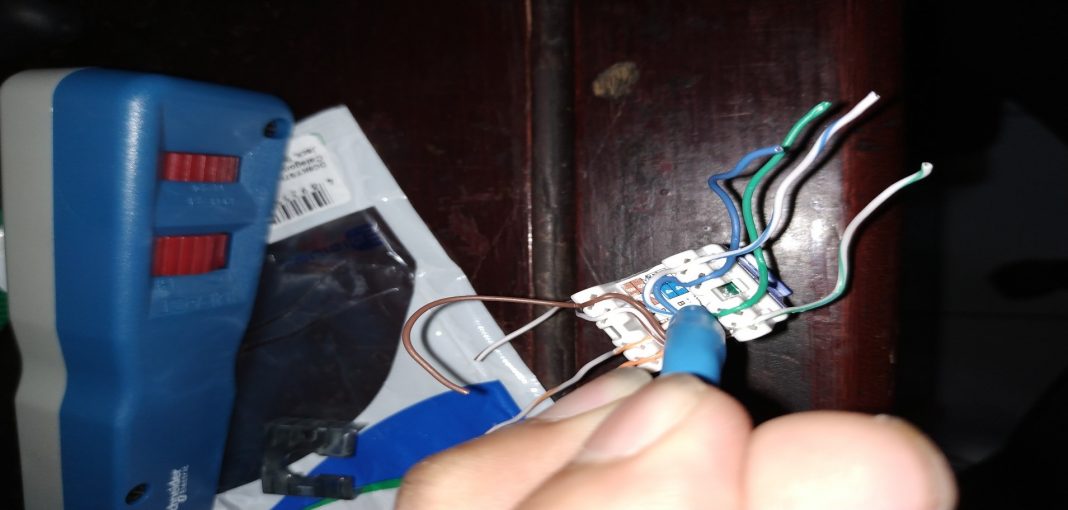 Cara Pemasangan Modular Jack Merek Schneider Pada Kabel UTP/LAN ...